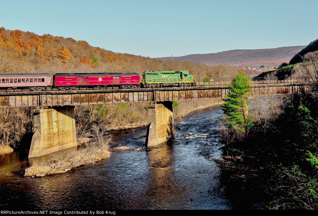 RBMN 2531 on the high bridge over the Lehigh River